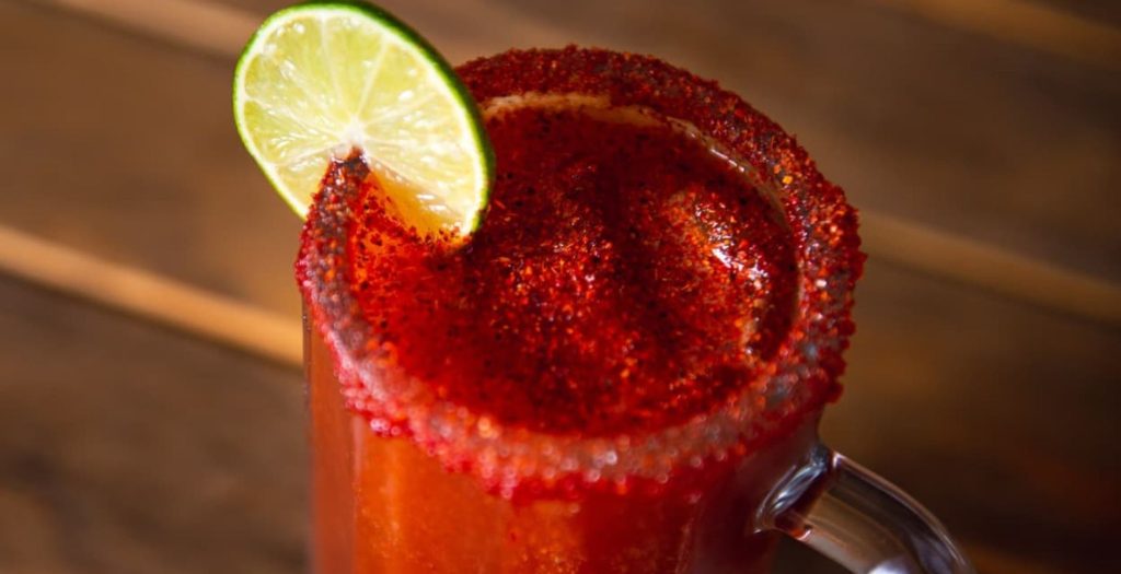 La Michelada: Un Viaje Refrescante por su Historia y Tradición - La Vicenta